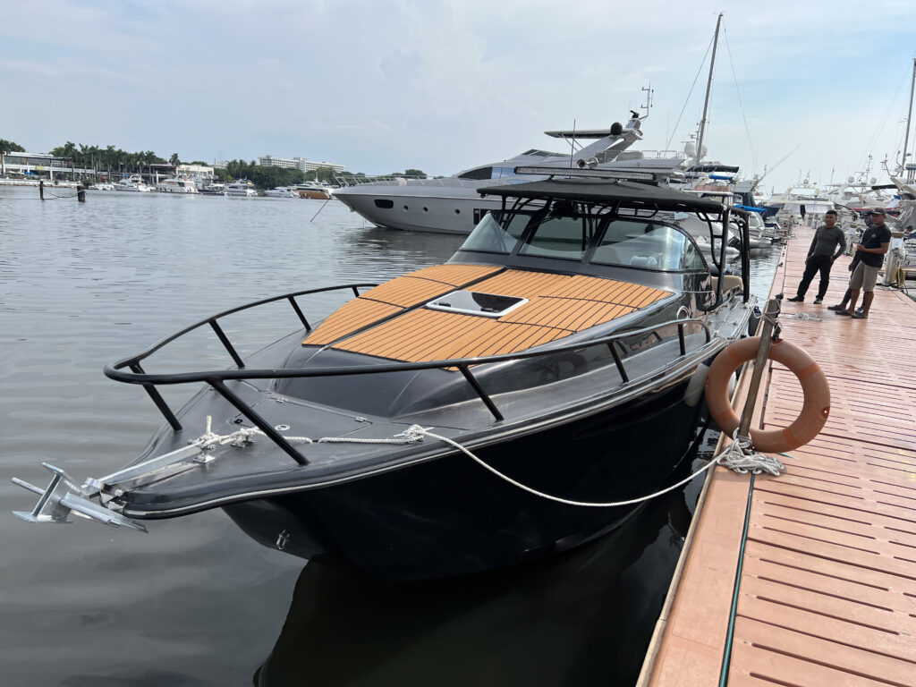 40 Interceptor Cabin - I.G. TRONQUED BOATS & ALLIED INDUSTRIES INC.