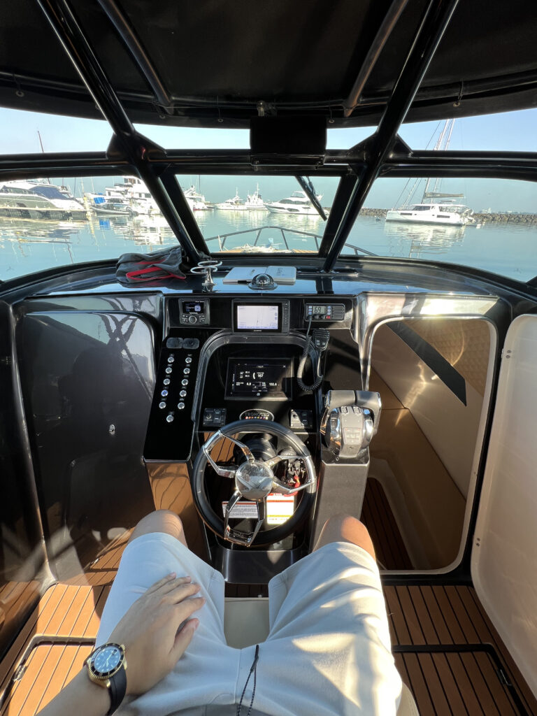 40 Interceptor Cabin - I.G. TRONQUED BOATS & ALLIED INDUSTRIES INC.